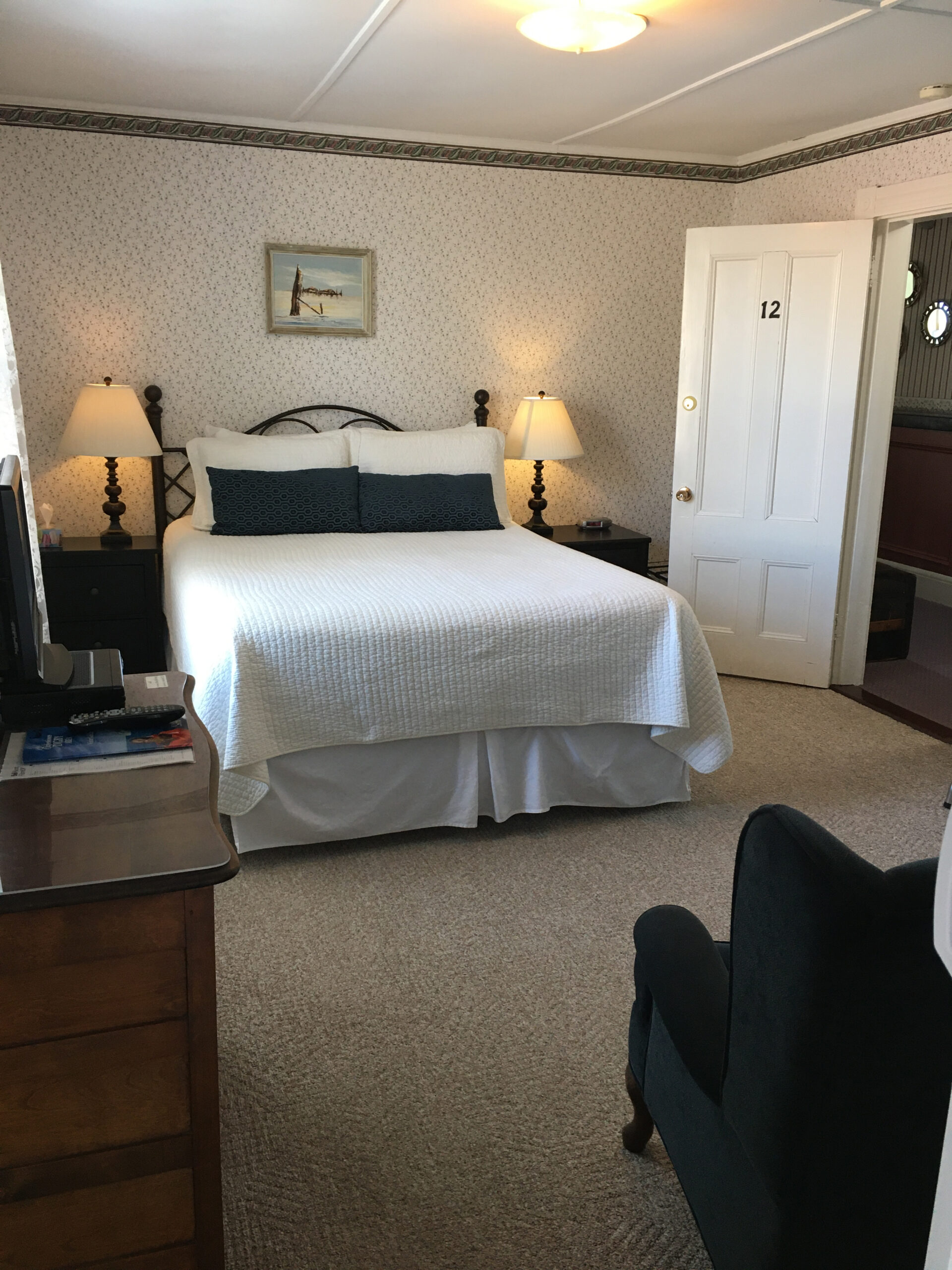 Room 12 | Bayside Inn